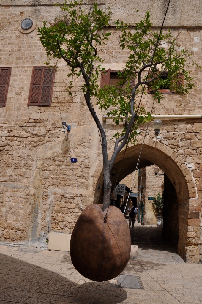 tree sculpture | Israel Tours