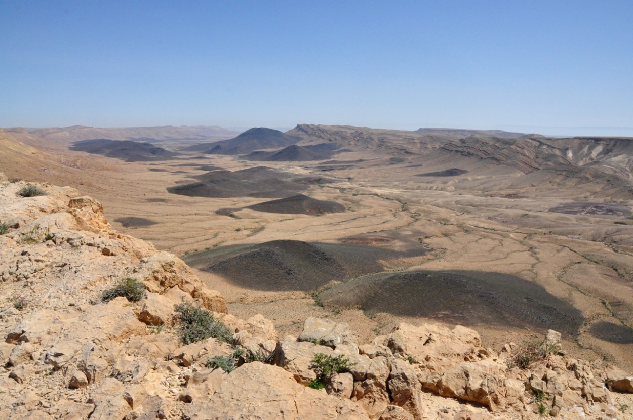 Hiking the Makhtesh | Israel Tours